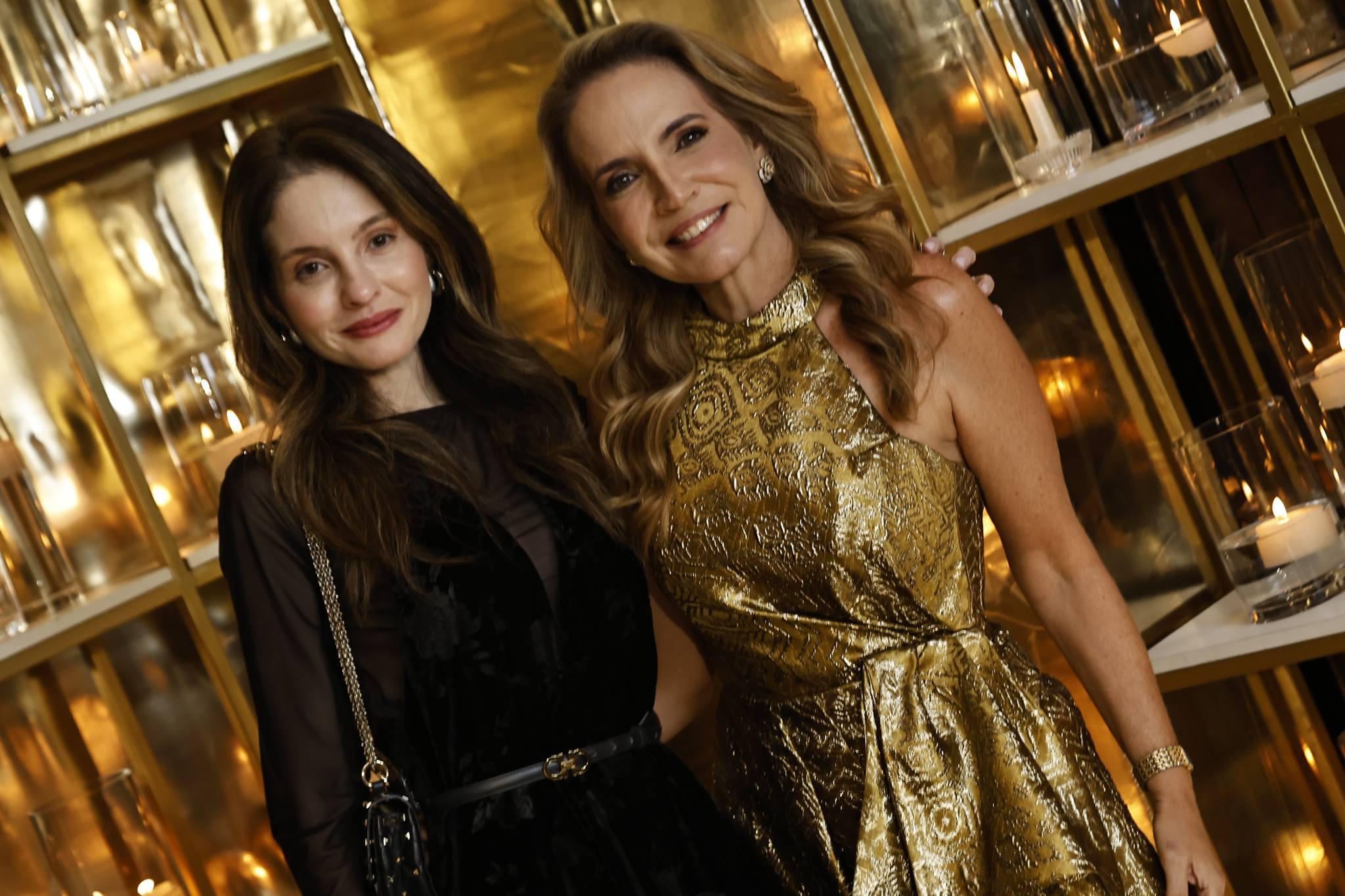 CAPTEI: Renata Duarte celebra 50 anos em noite intimista e cheia de brilho - Jeritza Gurgel ...